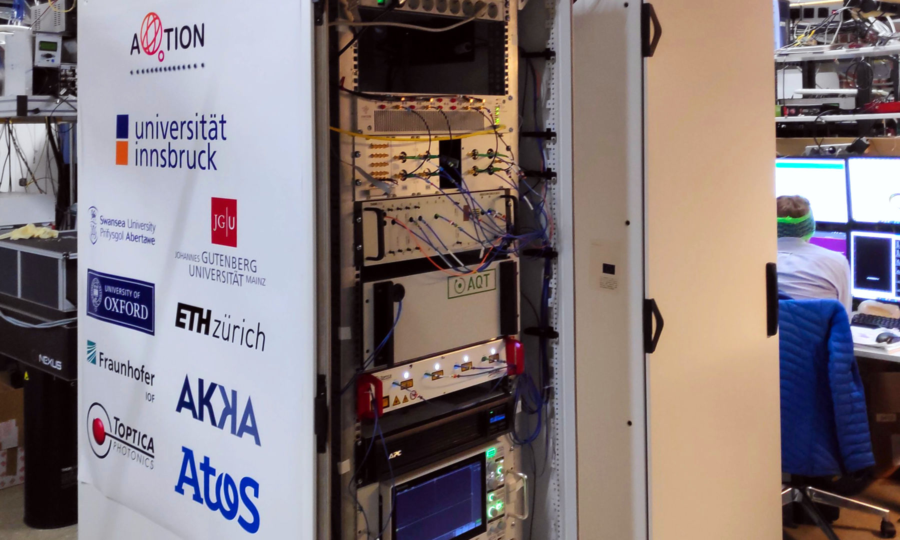 Compact quantum computers for server centers – Universität Innsbruck